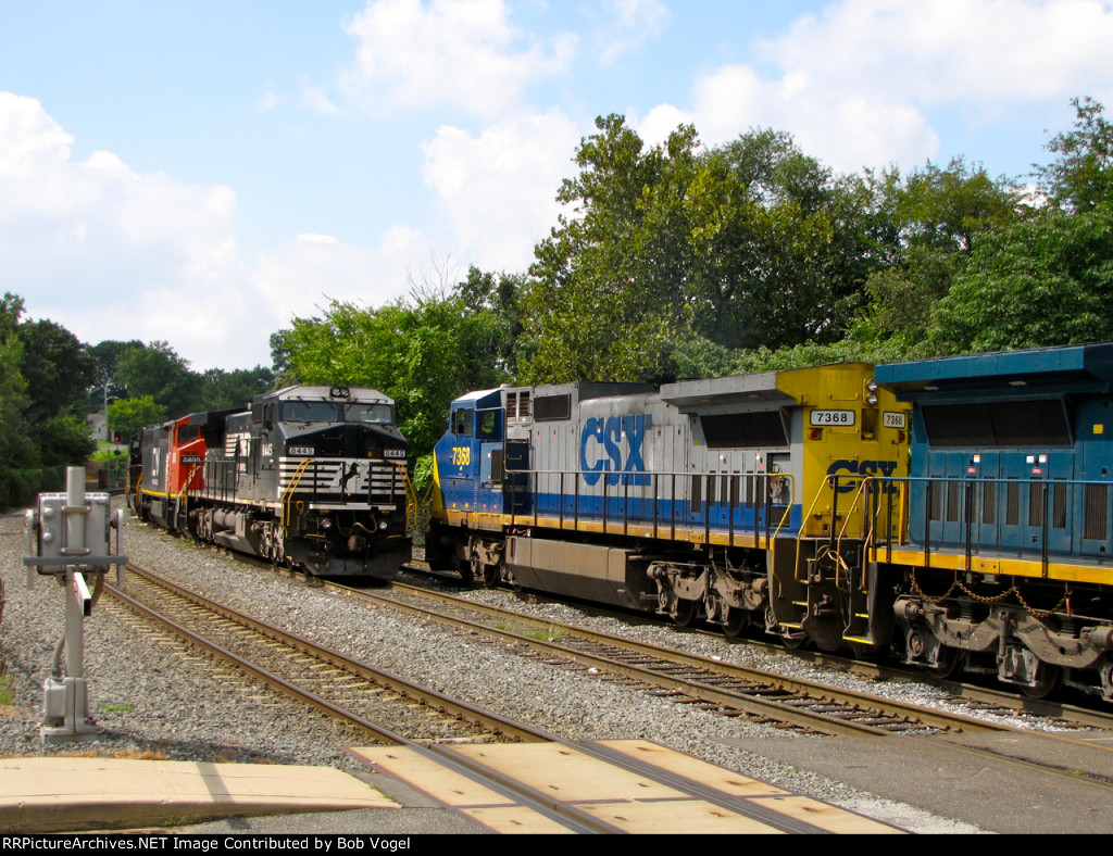 NS 8445 and CSX 7368